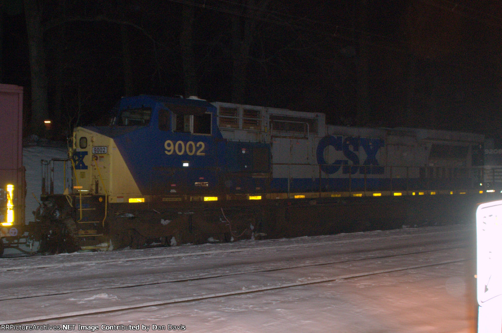 CSX C40-9W 9002 tsails on Q301-17
